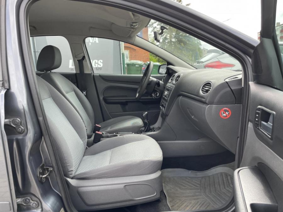 Grey Ford Focus 2005 in Riga, with an engine capacity of 1.60 L and mileage of 326 thousand km for 1850 €, photo 19 on AUTOMOTO.COM.LV