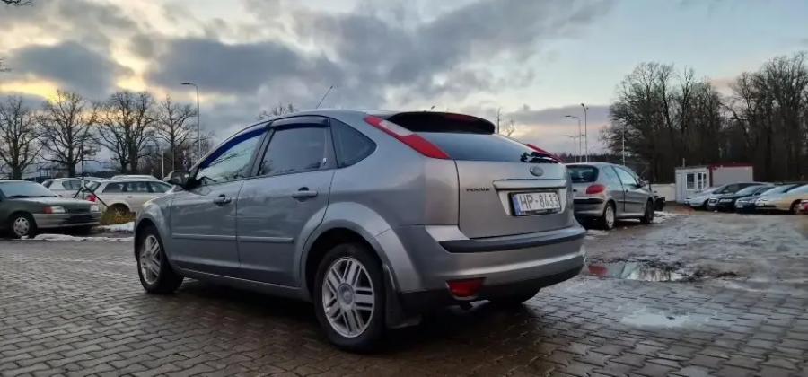 Grey Ford Focus 2005 in Valmiera, with an engine capacity of 1.60 L and mileage of 204 thousand km for 1150 €, photo 6 on AUTOMOTO.COM.LV