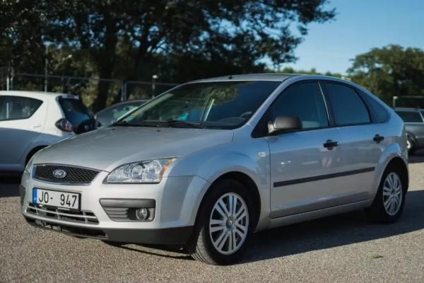 Grey Ford Focus 2005 in Liepaja, with an engine capacity of 1.60 L and mileage of 140 thousand km for 2200 €, photo 1 on AUTOMOTO.COM.LV