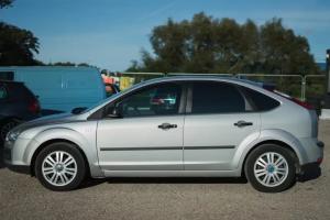 Grey Ford Focus 2005 in Liepaja, with an engine capacity of 1.60 L and mileage of 140 thousand km for 2200 €, photo 3 on AUTOMOTO.COM.LV
