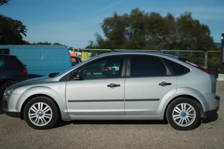 Grey Ford Focus 2005 in Liepaja, with an engine capacity of 1.60 L and mileage of 140 thousand km for 2200 €, photo 3 on AUTOMOTO.COM.LV