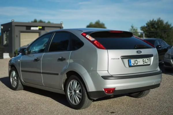 Grey Ford Focus 2005 in Liepaja, with an engine capacity of 1.60 L and mileage of 140 thousand km for 2200 €, photo 3 on AUTOMOTO.COM.LV