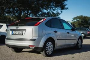 Grey Ford Focus 2005 in Liepaja, with an engine capacity of 1.60 L and mileage of 140 thousand km for 2200 €, photo 6 on AUTOMOTO.COM.LV