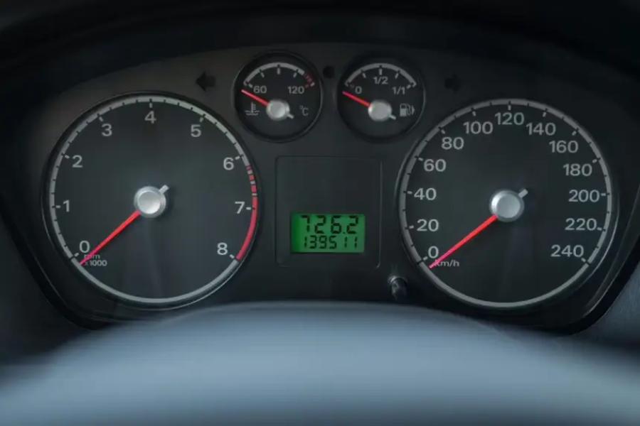 Grey Ford Focus 2005 in Liepaja, with an engine capacity of 1.60 L and mileage of 140 thousand km for 2200 €, photo 17 on AUTOMOTO.COM.LV