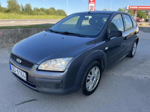 Grey Ford Focus 2005 in Jekabpils, with an engine capacity of 1.60 L and mileage of 224 thousand km for 2590 €, photo 3 on AUTOMOTO.COM.LV