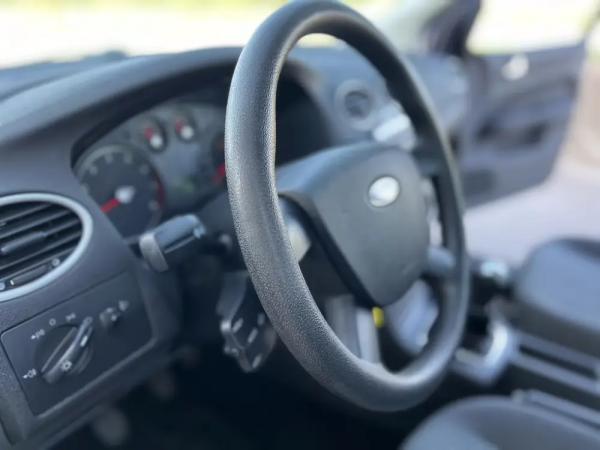 Grey Ford Focus 2005 in Jekabpils, with an engine capacity of 1.60 L and mileage of 224 thousand km for 2590 €, photo 10 on AUTOMOTO.COM.LV