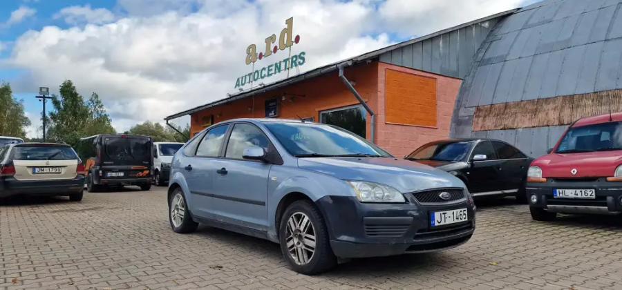 Pelēks Ford Focus 2005 Valmiera, ar dzinēja tilpumu 1.60 L un nobraukumu 227 tūkst. km par 800 €, foto 1 vietnē AUTOMOTO.COM.LV