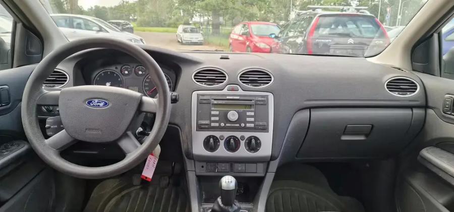 Pelēks Ford Focus 2005 Valmiera, ar dzinēja tilpumu 1.60 L un nobraukumu 227 tūkst. km par 800 €, foto 8 vietnē AUTOMOTO.COM.LV