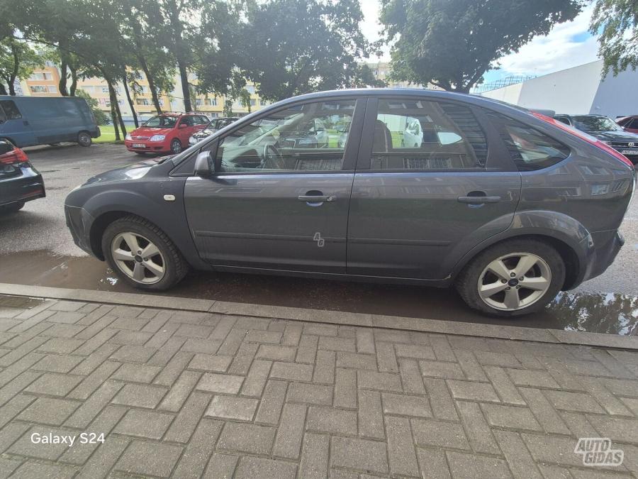 Grey Ford Focus 2005 in Kaunas, with an engine capacity of 1.60 L and mileage of 215 thousand km for 900 €, photo 7 on AUTOMOTO.COM.LV