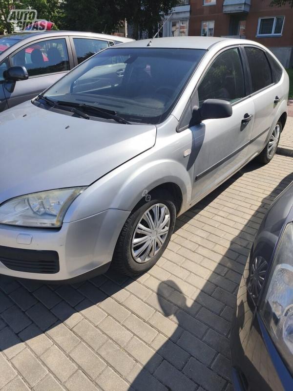 Pelēks Ford Focus 2005 Gargždai, ar dzinēja tilpumu 1.60 L un nobraukumu 218 tūkst. km par 1499 €, foto 1 vietnē AUTOMOTO.COM.LV
