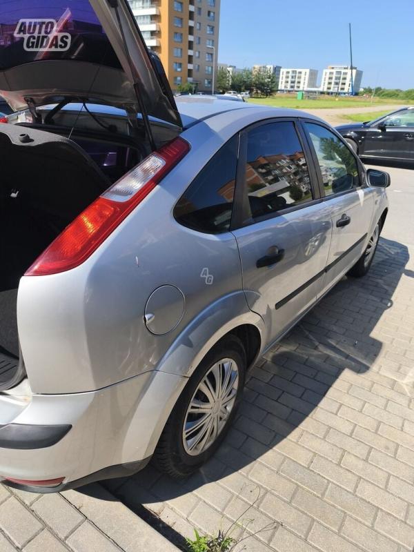 Pelēks Ford Focus 2005 Gargždai, ar dzinēja tilpumu 1.60 L un nobraukumu 218 tūkst. km par 1499 €, foto 3 vietnē AUTOMOTO.COM.LV