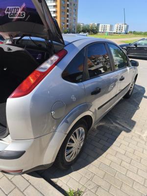 Pelēks Ford Focus 2005 Gargždai, ar dzinēja tilpumu 1.60 L un nobraukumu 218 tūkst. km par 1499 €, foto 4 vietnē AUTOMOTO.COM.LV