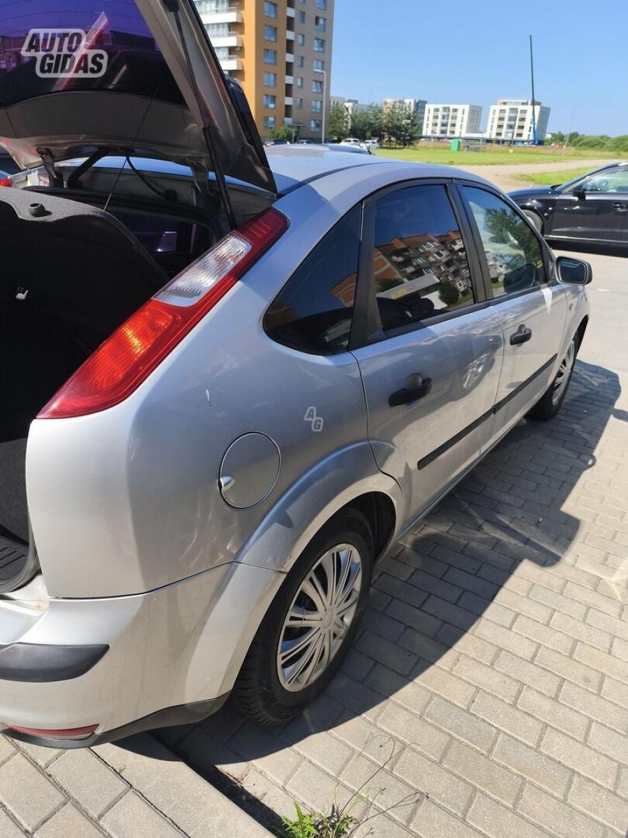 Pelēks Ford Focus 2005 Gargždai, ar dzinēja tilpumu 1.60 L un nobraukumu 218 tūkst. km par 1499 €, foto 4 vietnē AUTOMOTO.COM.LV