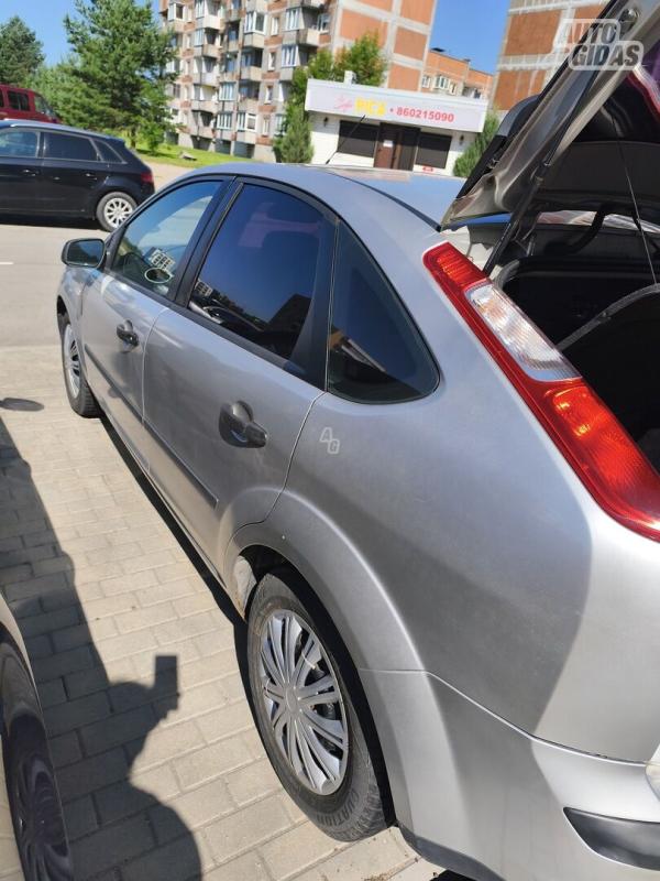 Pelēks Ford Focus 2005 Gargždai, ar dzinēja tilpumu 1.60 L un nobraukumu 218 tūkst. km par 1499 €, foto 5 vietnē AUTOMOTO.COM.LV