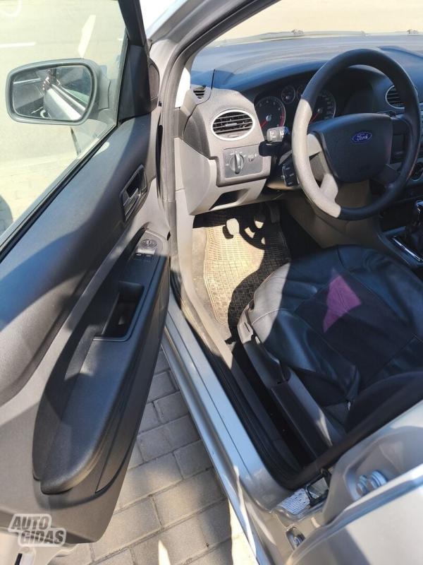 Pelēks Ford Focus 2005 Gargždai, ar dzinēja tilpumu 1.60 L un nobraukumu 218 tūkst. km par 1499 €, foto 9 vietnē AUTOMOTO.COM.LV