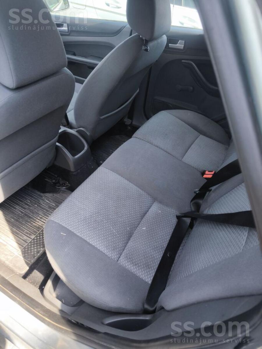 Grey Ford Focus 2005 in Jelgava, with an engine capacity of 1.60 L and mileage of 210 thousand km for 900 €, photo 5 on AUTOMOTO.COM.LV