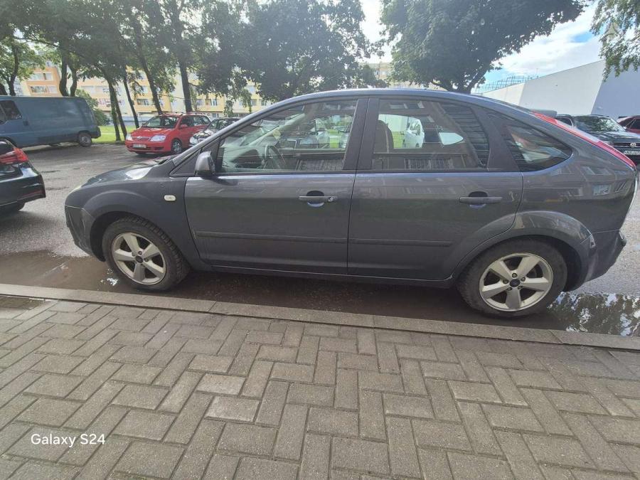 Pelēks Ford Focus 2005 Kauņa, ar dzinēja tilpumu 1.60 L un nobraukumu 215 tūkst. km par 900 €, foto 6 vietnē AUTOMOTO.COM.LV