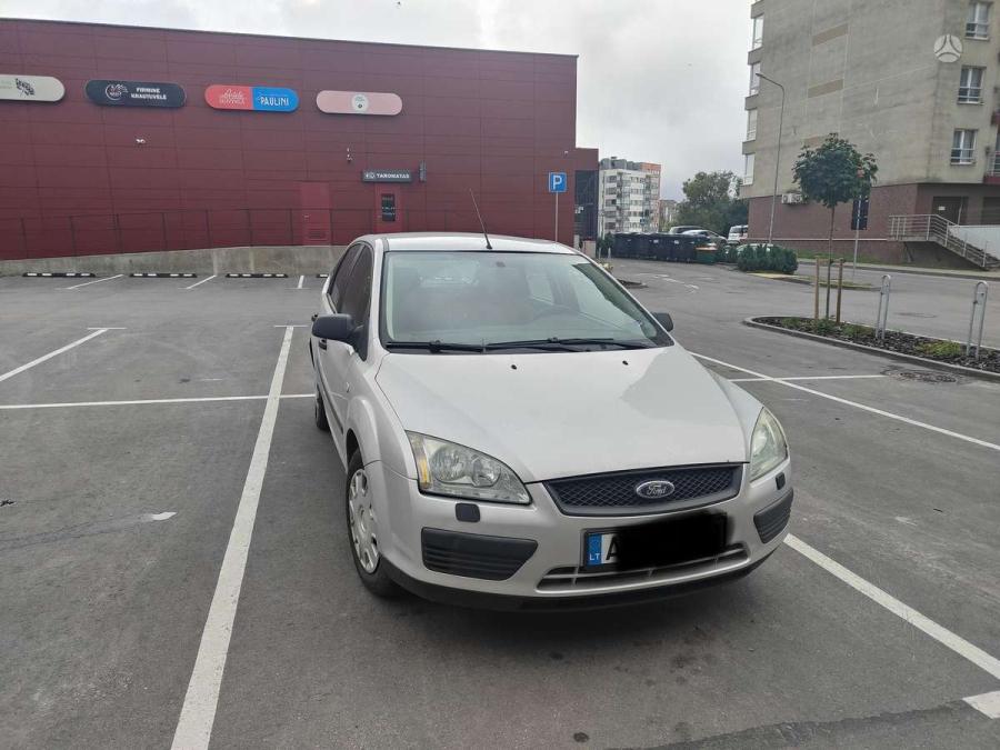 Pelēks Ford Focus 2005 Viļņa, ar dzinēja tilpumu 1.60 L un nobraukumu 240 tūkst. km par 600 €, foto 1 vietnē AUTOMOTO.COM.LV