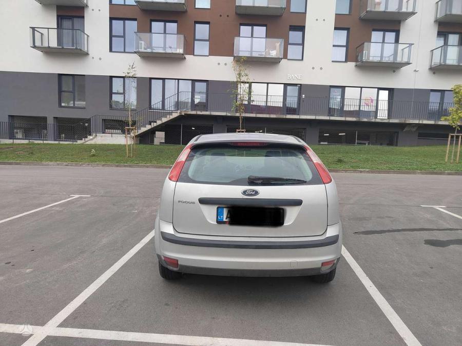 Pelēks Ford Focus 2005 Viļņa, ar dzinēja tilpumu 1.60 L un nobraukumu 240 tūkst. km par 600 €, foto 3 vietnē AUTOMOTO.COM.LV