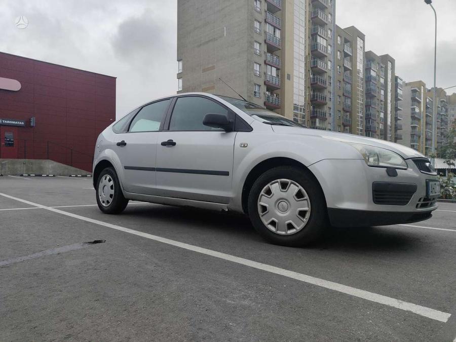 Pelēks Ford Focus 2005 Viļņa, ar dzinēja tilpumu 1.60 L un nobraukumu 240 tūkst. km par 600 €, foto 4 vietnē AUTOMOTO.COM.LV
