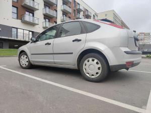Pelēks Ford Focus 2005 Viļņa, ar dzinēja tilpumu 1.60 L un nobraukumu 240 tūkst. km par 600 €, foto 7 vietnē AUTOMOTO.COM.LV