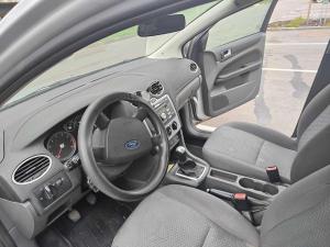 Pelēks Ford Focus 2005 Viļņa, ar dzinēja tilpumu 1.60 L un nobraukumu 240 tūkst. km par 600 €, foto 9 vietnē AUTOMOTO.COM.LV