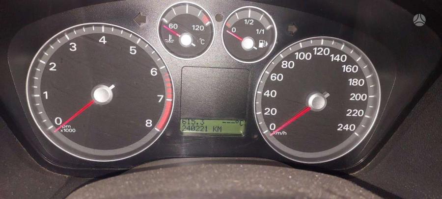 Pelēks Ford Focus 2005 Viļņa, ar dzinēja tilpumu 1.60 L un nobraukumu 240 tūkst. km par 600 €, foto 11 vietnē AUTOMOTO.COM.LV