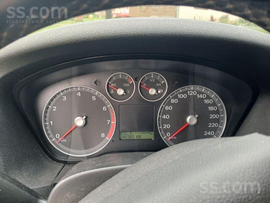 Grey Ford Focus 2005 in Kuldiga, with an engine capacity of 1.60 L and mileage of 248 thousand km for 525 €, photo 3 on AUTOMOTO.COM.LV