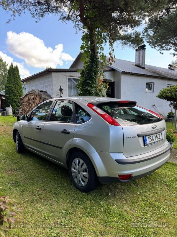 Pelēks Ford Focus 2005 Tallina, ar dzinēja tilpumu 1.60 L un nobraukumu 93 tūkst. km par 1899 €, foto 6 vietnē AUTOMOTO.COM.LV