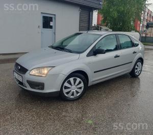 Pelēks Ford Focus 2005 Jelgava, ar dzinēja tilpumu 1.60 L un nobraukumu 361 tūkst. km par 1250 €, foto 1 vietnē AUTOMOTO.COM.LV