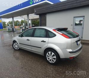 Pelēks Ford Focus 2005 Jelgava, ar dzinēja tilpumu 1.60 L un nobraukumu 361 tūkst. km par 1250 €, foto 4 vietnē AUTOMOTO.COM.LV