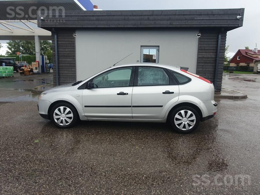 Pelēks Ford Focus 2005 Jelgava, ar dzinēja tilpumu 1.60 L un nobraukumu 361 tūkst. km par 1250 €, foto 5 vietnē AUTOMOTO.COM.LV