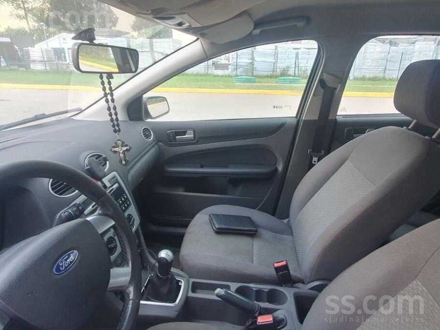 Pelēks Ford Focus 2005 Jelgava, ar dzinēja tilpumu 1.60 L un nobraukumu 361 tūkst. km par 1250 €, foto 10 vietnē AUTOMOTO.COM.LV