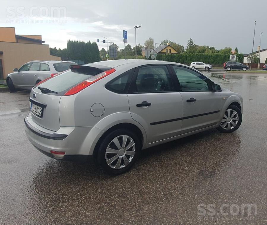 Grey Ford Focus 2005 in Jelgava, with an engine capacity of 1.60 L and mileage of 361 thousand km for 1150 €, photo 5 on AUTOMOTO.COM.LV