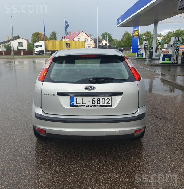 Grey Ford Focus 2005 in Jelgava, with an engine capacity of 1.60 L and mileage of 361 thousand km for 1150 €, photo 6 on AUTOMOTO.COM.LV
