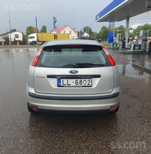 Grey Ford Focus 2005 in Jelgava, with an engine capacity of 1.60 L and mileage of 361 thousand km for 1150 €, photo 6 on AUTOMOTO.COM.LV