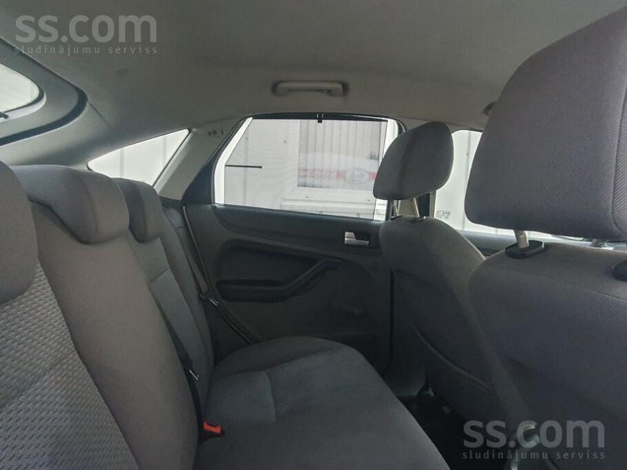 Grey Ford Focus 2005 in Jelgava, with an engine capacity of 1.60 L and mileage of 361 thousand km for 1150 €, photo 13 on AUTOMOTO.COM.LV
