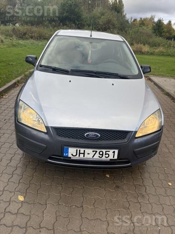 Pelēks Ford Focus 2005 Liepāja, ar dzinēja tilpumu 1.60 L un nobraukumu 379 tūkst. km par 850 €, foto 1 vietnē AUTOMOTO.COM.LV
