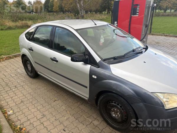 Pelēks Ford Focus 2005 Liepāja, ar dzinēja tilpumu 1.60 L un nobraukumu 379 tūkst. km par 850 €, foto 4 vietnē AUTOMOTO.COM.LV