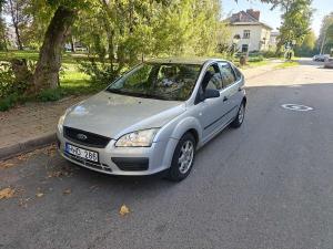 Pelēks Ford Focus 2005 Viļņa, ar dzinēja tilpumu 1.60 L un nobraukumu 240 tūkst. km par 1450 €, foto 1 vietnē AUTOMOTO.COM.LV