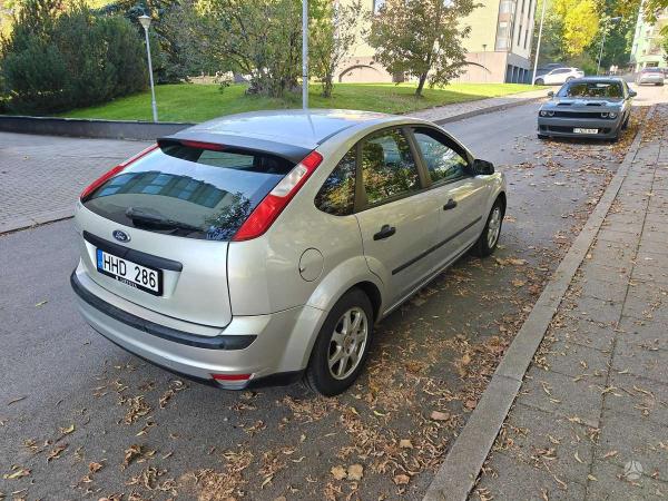 Grey Ford Focus 2005 in Vilnius, with an engine capacity of 1.60 L and mileage of 240 thousand km for 1450 €, photo 5 on AUTOMOTO.COM.LV