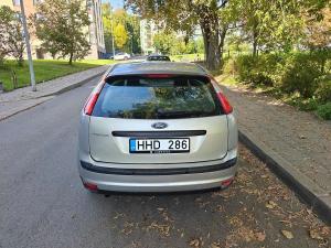 Pelēks Ford Focus 2005 Viļņa, ar dzinēja tilpumu 1.60 L un nobraukumu 240 tūkst. km par 1450 €, foto 6 vietnē AUTOMOTO.COM.LV