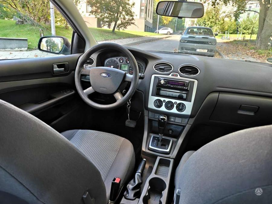 Pelēks Ford Focus 2005 Viļņa, ar dzinēja tilpumu 1.60 L un nobraukumu 240 tūkst. km par 1450 €, foto 8 vietnē AUTOMOTO.COM.LV
