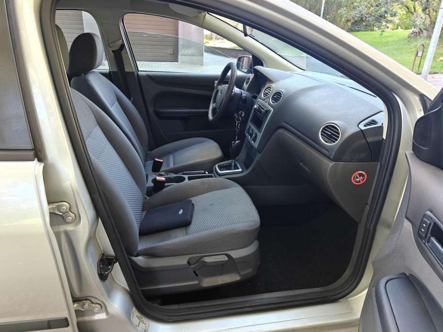 Pelēks Ford Focus 2005 Viļņa, ar dzinēja tilpumu 1.60 L un nobraukumu 240 tūkst. km par 1450 €, foto 9 vietnē AUTOMOTO.COM.LV