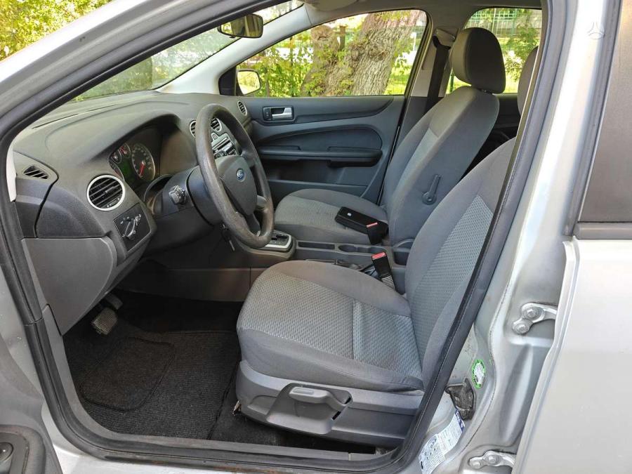 Pelēks Ford Focus 2005 Viļņa, ar dzinēja tilpumu 1.60 L un nobraukumu 240 tūkst. km par 1450 €, foto 11 vietnē AUTOMOTO.COM.LV