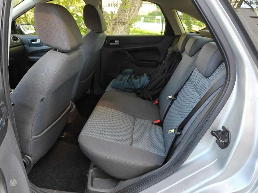 Pelēks Ford Focus 2005 Viļņa, ar dzinēja tilpumu 1.60 L un nobraukumu 240 tūkst. km par 1450 €, foto 13 vietnē AUTOMOTO.COM.LV