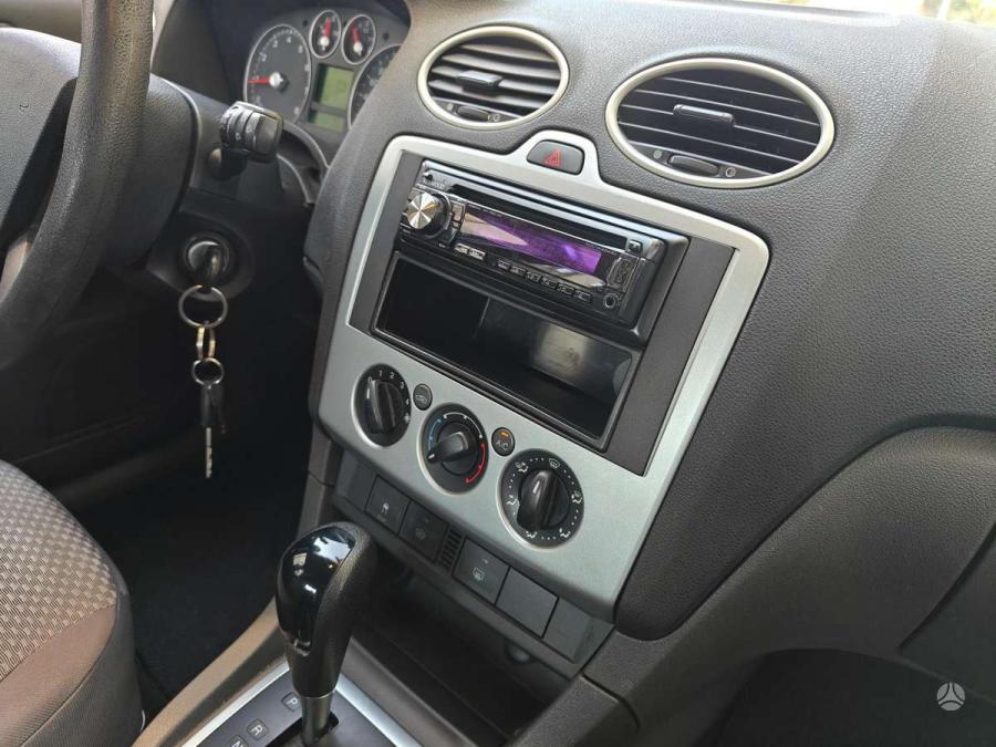 Pelēks Ford Focus 2005 Viļņa, ar dzinēja tilpumu 1.60 L un nobraukumu 240 tūkst. km par 1450 €, foto 17 vietnē AUTOMOTO.COM.LV