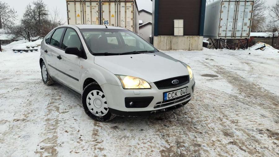 Pelēks Ford Focus 2006 Viļņa, ar dzinēja tilpumu 1.60 L un nobraukumu 258 tūkst. km par 600 €, foto 1 vietnē AUTOMOTO.COM.LV
