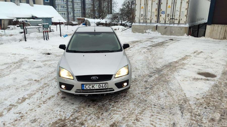 Pelēks Ford Focus 2006 Viļņa, ar dzinēja tilpumu 1.60 L un nobraukumu 258 tūkst. km par 600 €, foto 3 vietnē AUTOMOTO.COM.LV