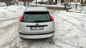 Pelēks Ford Focus 2006 Viļņa, ar dzinēja tilpumu 1.60 L un nobraukumu 258 tūkst. km par 600 €, foto 4 vietnē AUTOMOTO.COM.LV